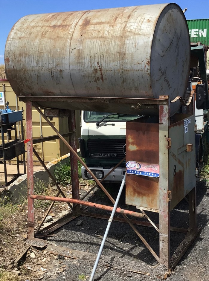 One Metal Cylindrical Tank and Frame Auction (0010-3024286) | Grays ...