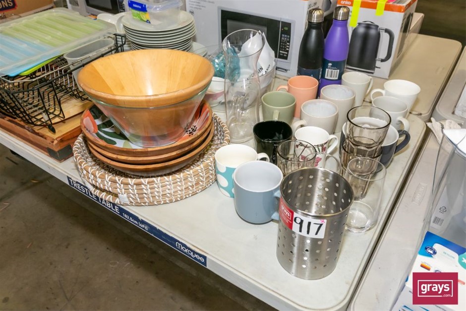 Quantity of Assorted Kitchen Sundries Auction (0917-5051453) | Grays ...