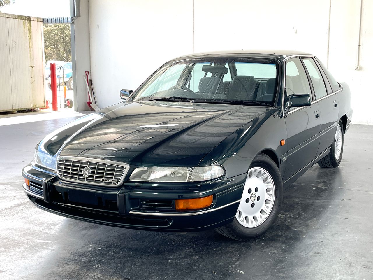 1995 Holden Statesman VR Automatic Sedan Auction (0001-20082960 ...