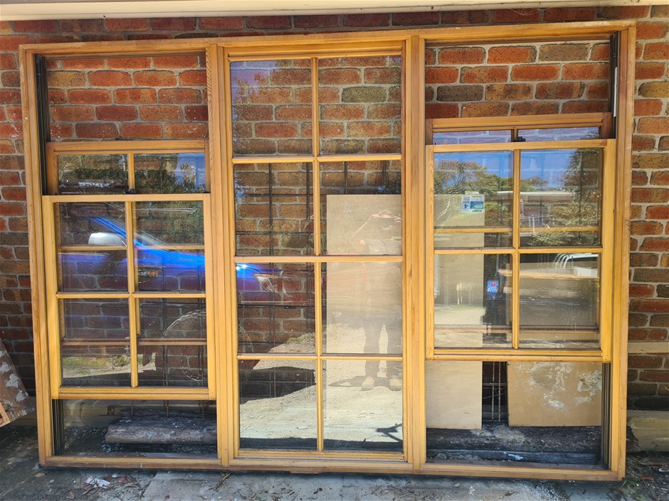 Stegbar Cedar Windows Auction (0035-3024216) | Grays Australia