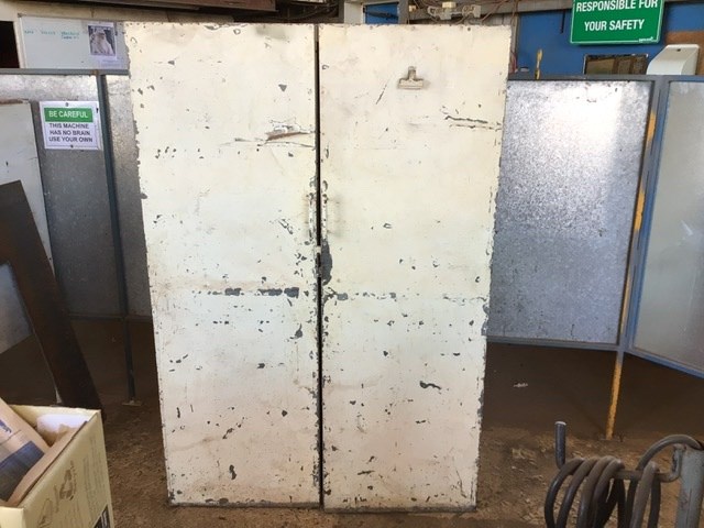 Lockable Metal Storage Cabinet and Contents Auction (0113-9038049 ...