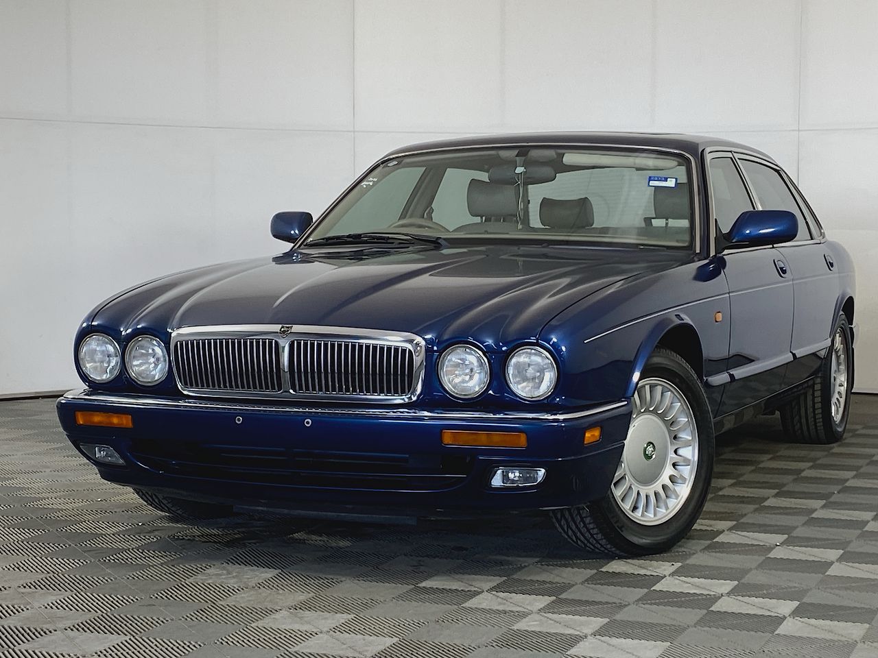 Jaguar XJ6 SOVEREIGN LWB X300 Automatic Sedan Auction (0001-20071071 ...