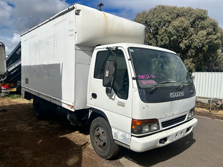 1999 Isuzu NPR 250 (4 x 2) Pantech Truck Auction (0001-3024442) | Grays ...