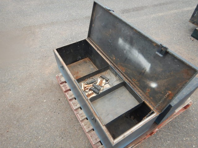 Kincrome Metal Lockable Storage Box Auction (0011-8016774) | Grays ...