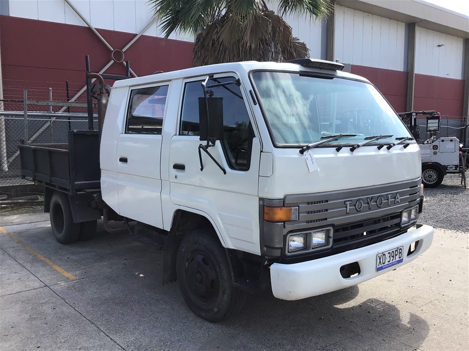 1994 Toyota Dyna 4 x 2 Crane Tipper Auction (0001-5051874) | Grays ...