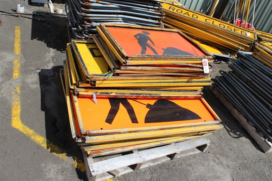 Quantity Assorted Safety Signage Panels Auction (0102-5051822) | Grays ...
