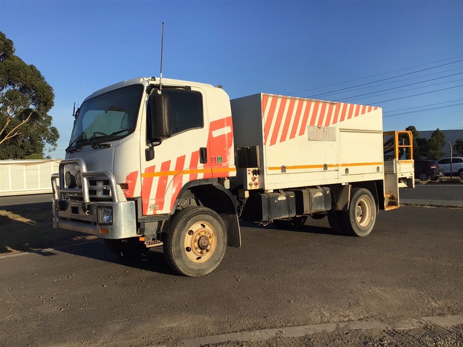 2012 Isuzu FTS (4 x 4) Service Truck Auction (0001-3024716) | Grays ...