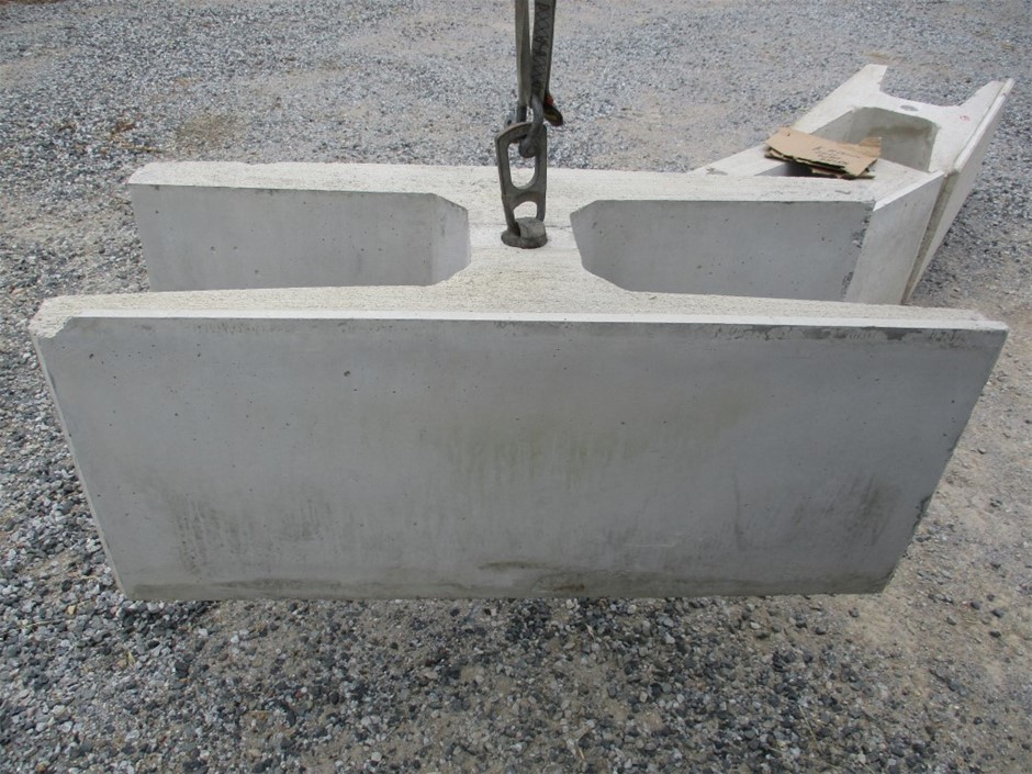 20 x Retaining Wall Precast Full H Block Auction (0055-7044114) | Grays ...