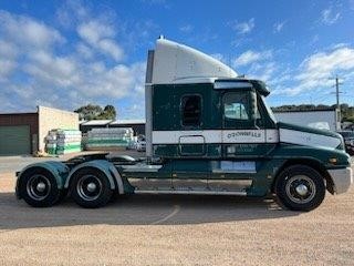 Freightliner Prime Mover & Maxicube Refrigerated Trailer