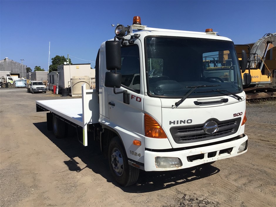 2010 HINO FD 4 x 2 Tray Body Truck Auction (0001-7043627) | Grays Australia