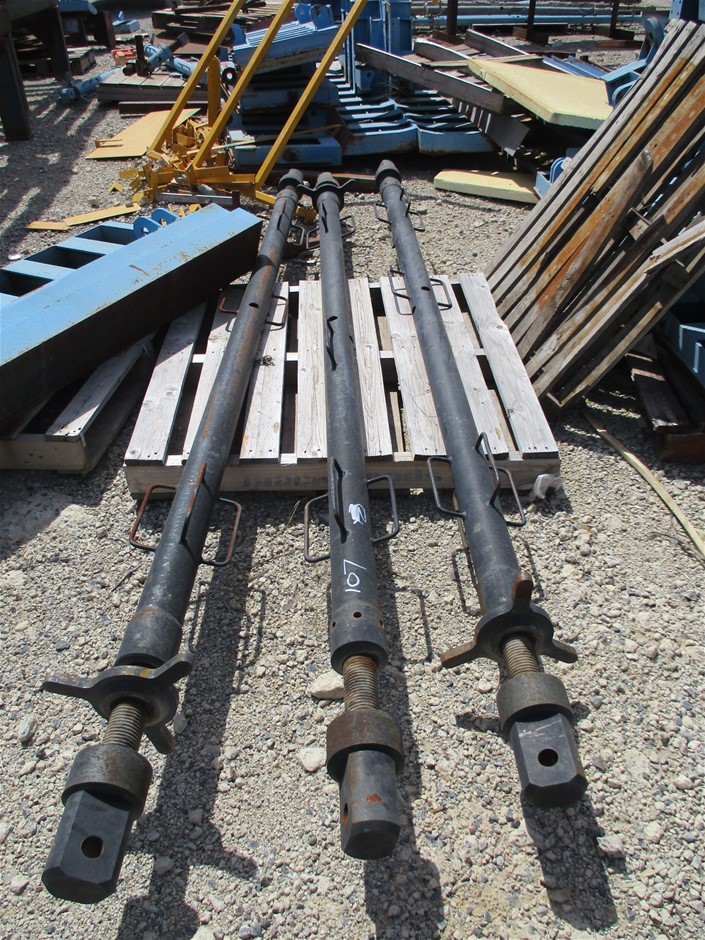 Assorted Heavy Duty Steel Screw Props Auction (0107-3024787) | Grays ...