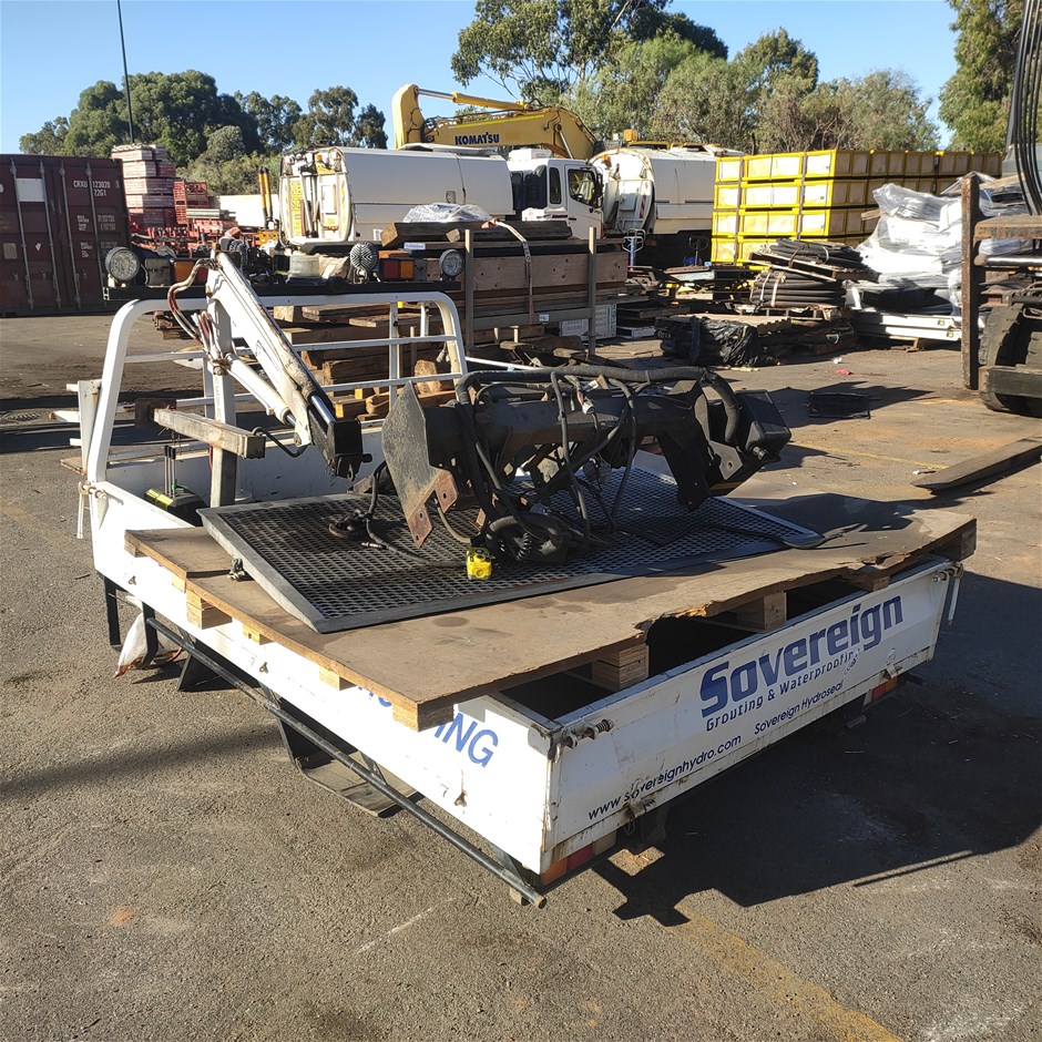 Steel Ute Tray with Crane and Tail Lift Auction (0025-9040010) | Grays ...