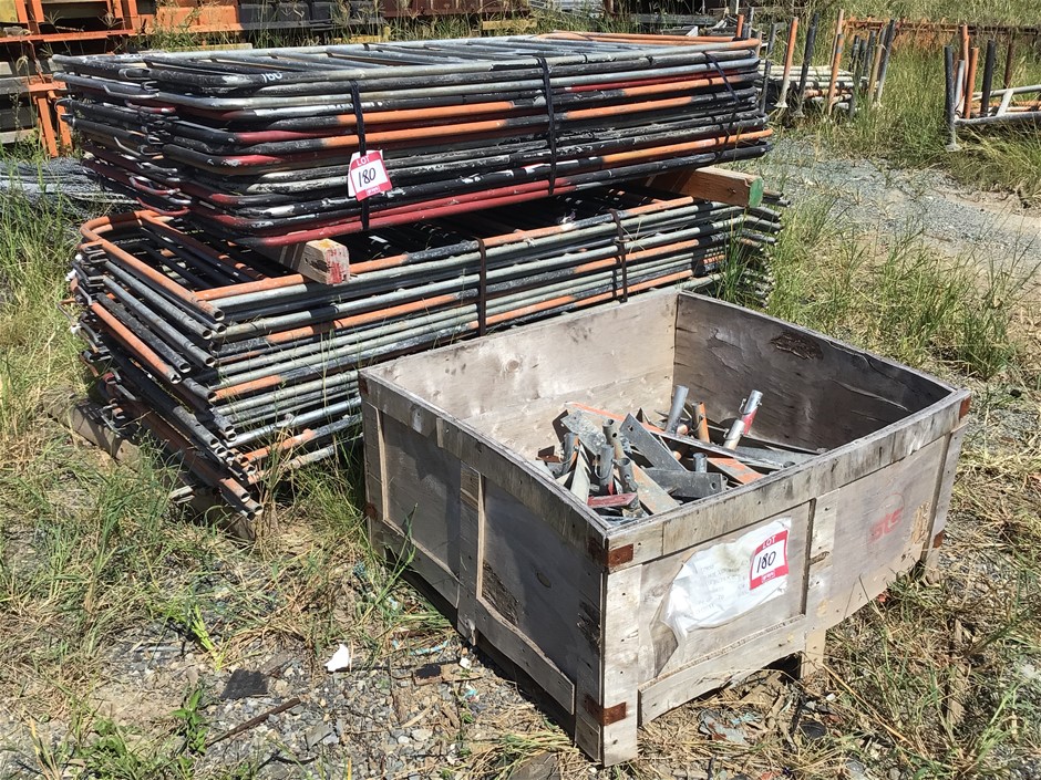 Qty 2 Packs Portable Fence Panels 2100 x 1100mm 38 approx Auction (0180 ...