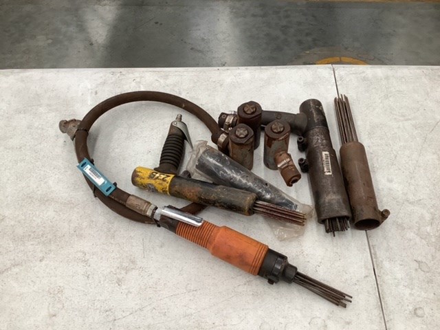 4 x Pneumatic Needle Guns And 3 x Pneumatic Scrabblers Auction (0102 ...