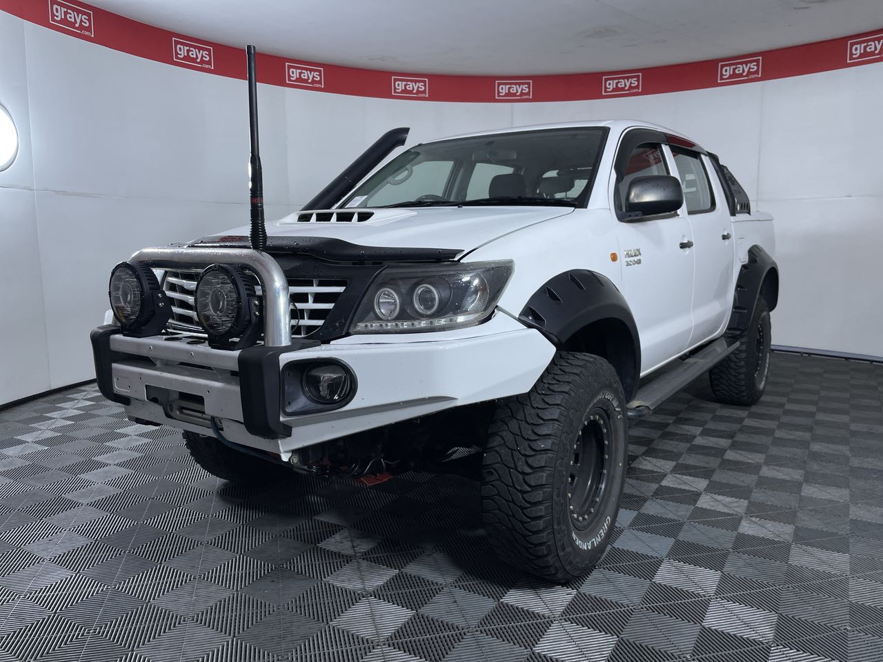 2006 Toyota Hilux SR (4x4) KUN26R Turbo Diesel Manual Dual Cab Auction ...