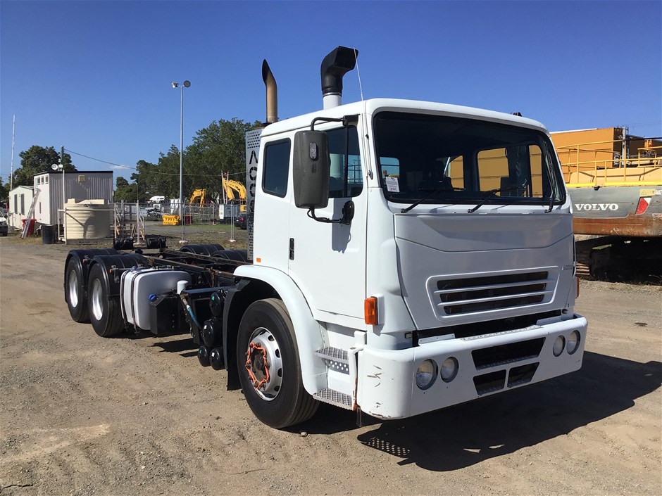 2014 Iveco Acco 6 x 4 Cab Chassis Truck Auto Cummins Auction (0001-7045172) | Grays Australia