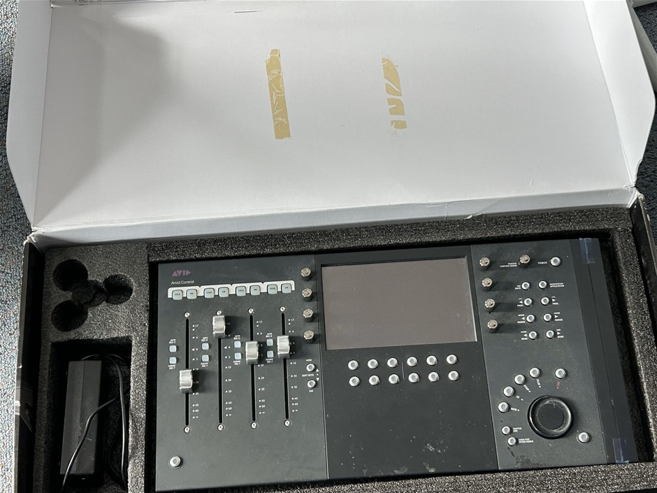 AVID Artist Control Compact 4 Fader Control Surface with touchscreen ...