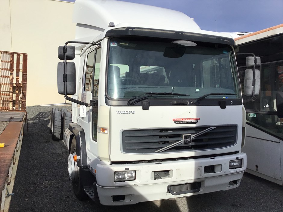 2002 Volvo FL250 6 x 2 Cab Chassis Truck Auction (0001-5052868) | Grays ...