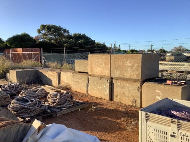 Approx 16 x 3 Tonne Concrete Blocks Auction (0153-9041652) | Grays ...
