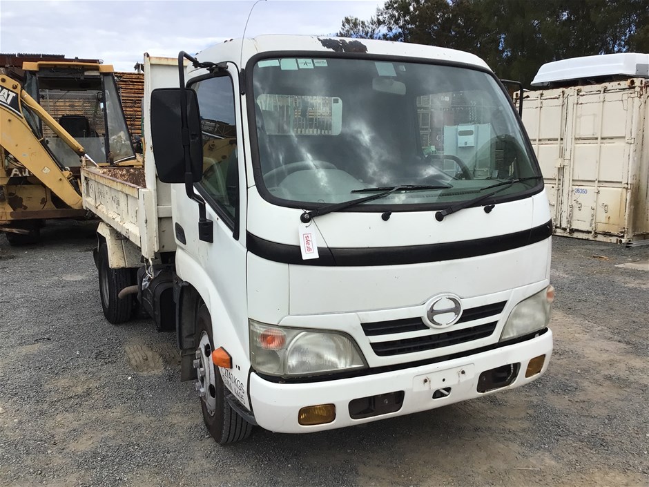 2010 Hino 300 4 x 2 Tipper Truck Auction (0003-5053025) | Grays Australia