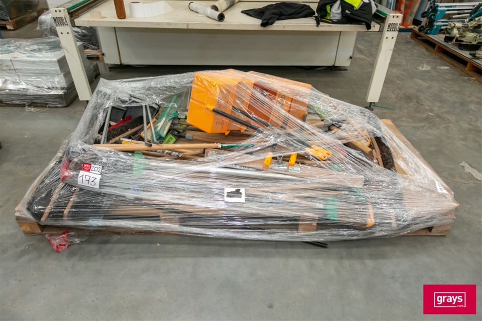 Quantity Assorted Cleaning Sundries Auction (0202-5052740) | Grays ...