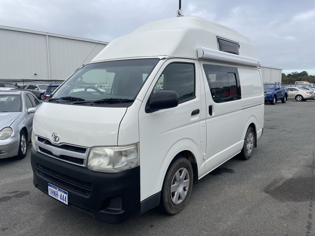2013 Toyota HiAce LWB TRH201R Manual Van Auction (0001-9042574) | Grays ...