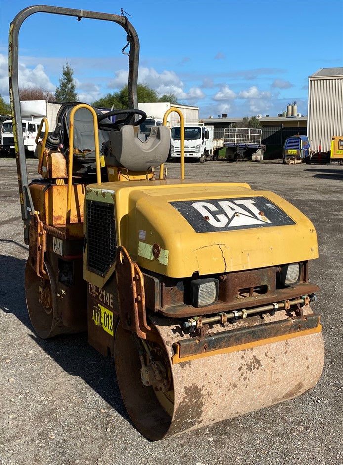 2004 Caterpillar CB-214E Vibrating Smooth Drum Roller Auction (0015 ...