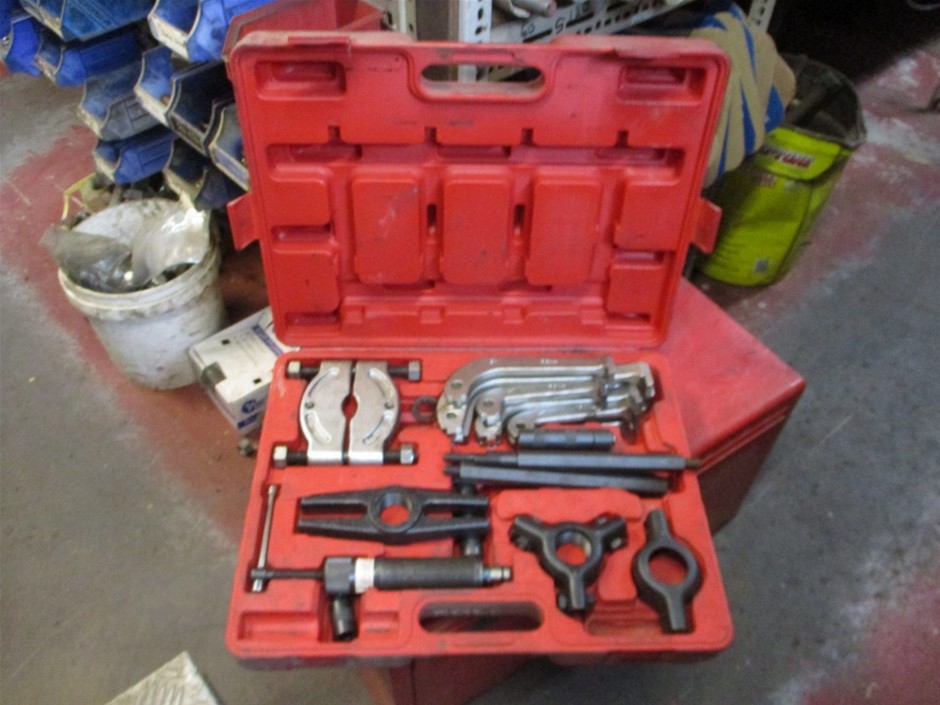 Gear Pulling Set Auction (0309-7045311) | Grays Australia