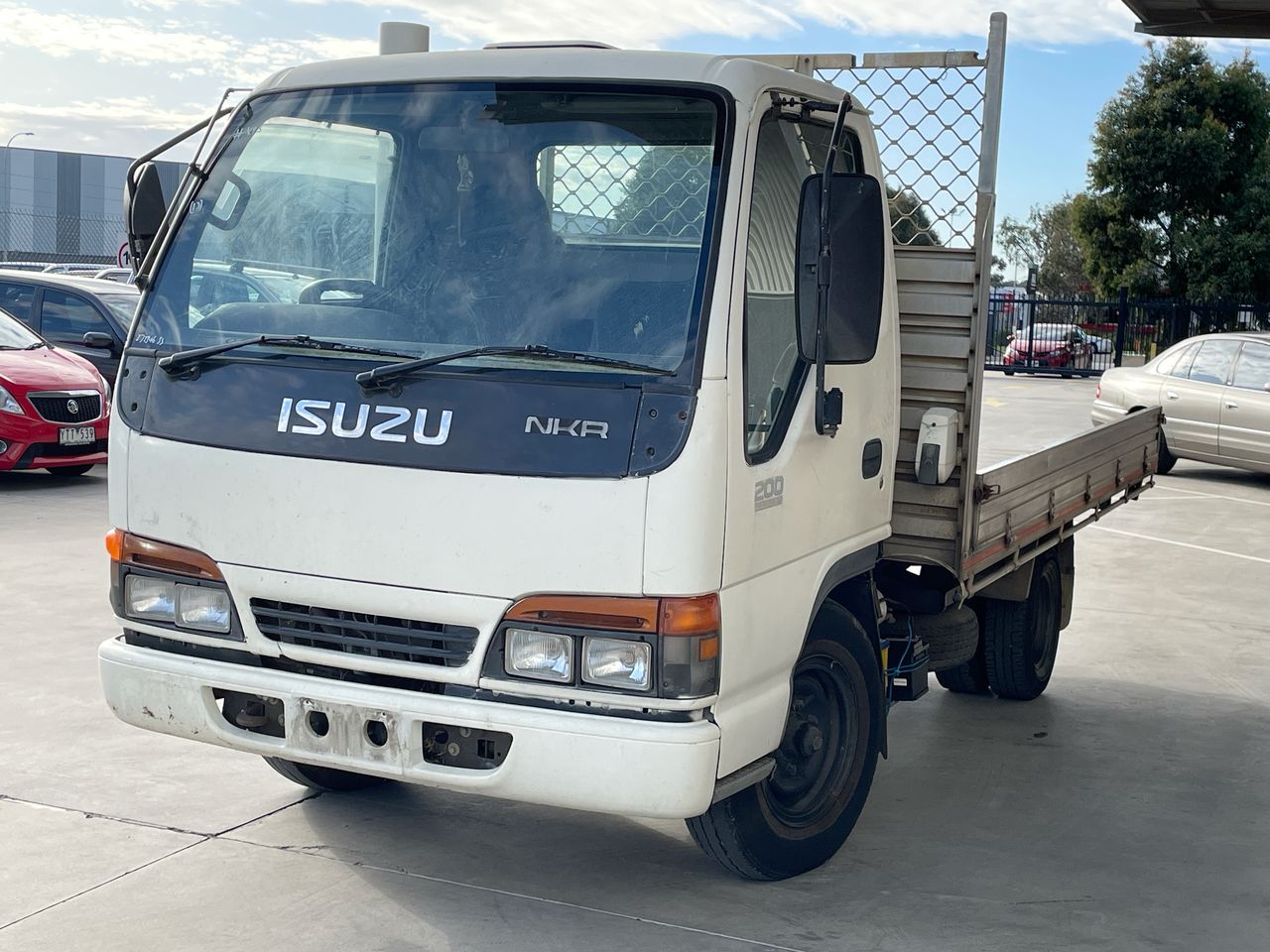 2001 Isuzu NKR 200 FLAT LOW NY Manual Cab Chassis Auction (0001-21002144) | Grays Australia