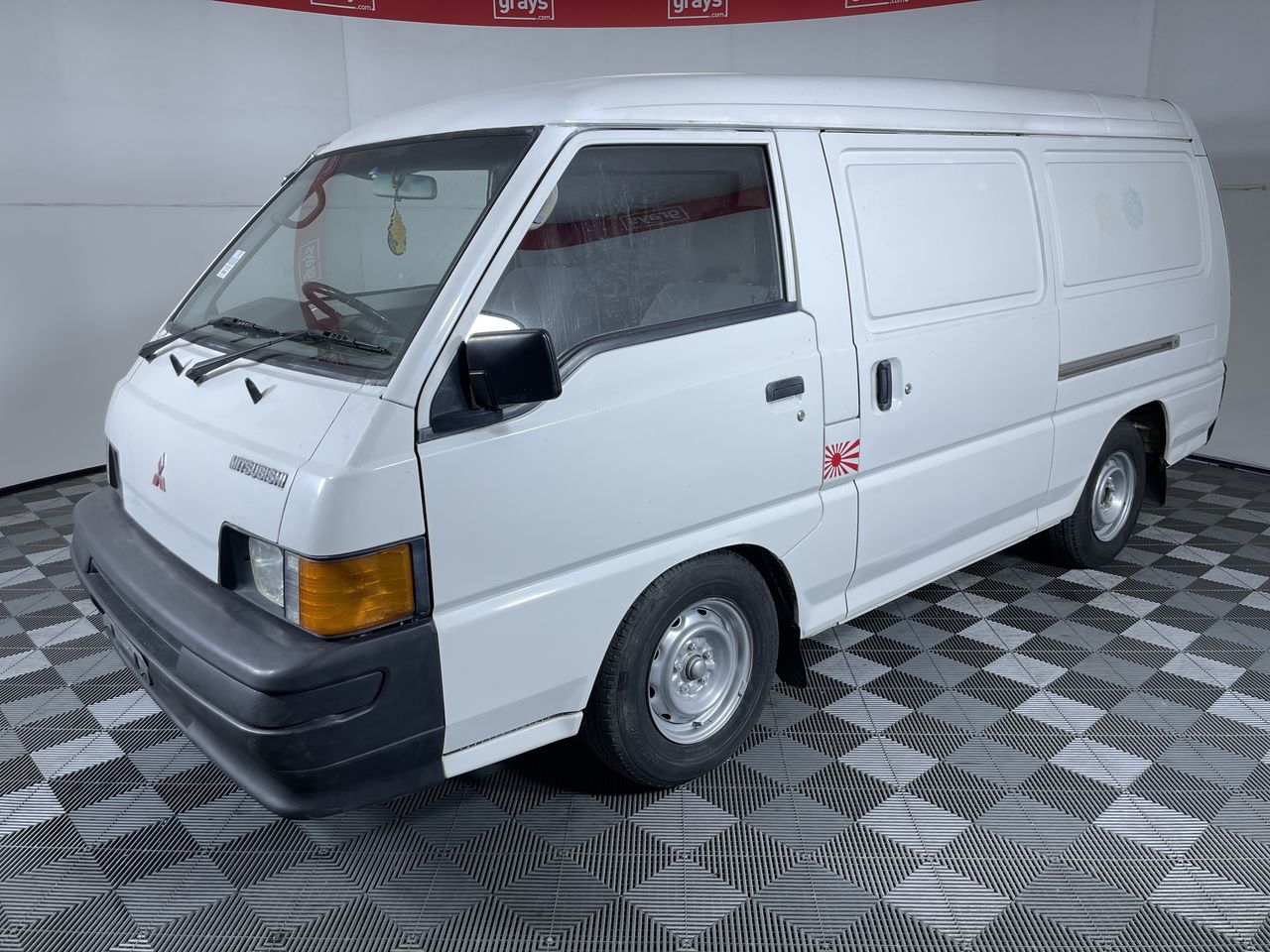 1991 Mitsubishi Express Manual Van Auction (0001-50704242) | Grays ...
