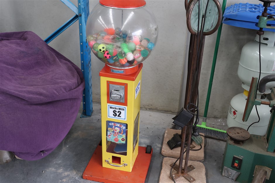 Bouncy Ball Machine in Working Order Auction (0013-3025842) | Grays ...