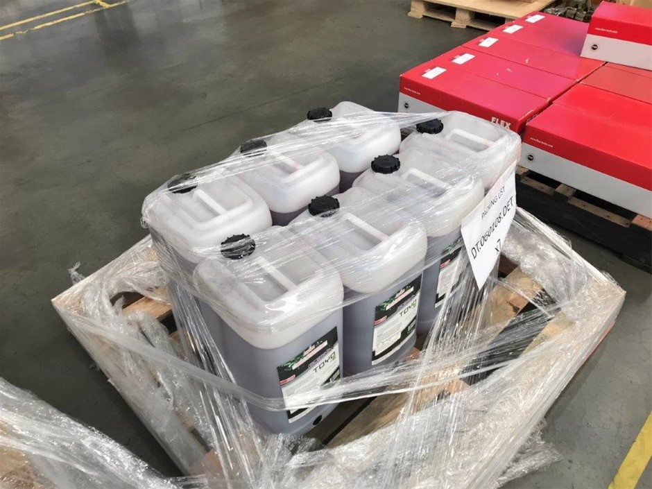 7x Containers of Toyo Long Life Coolant Auction (0026-3025854) | Grays ...