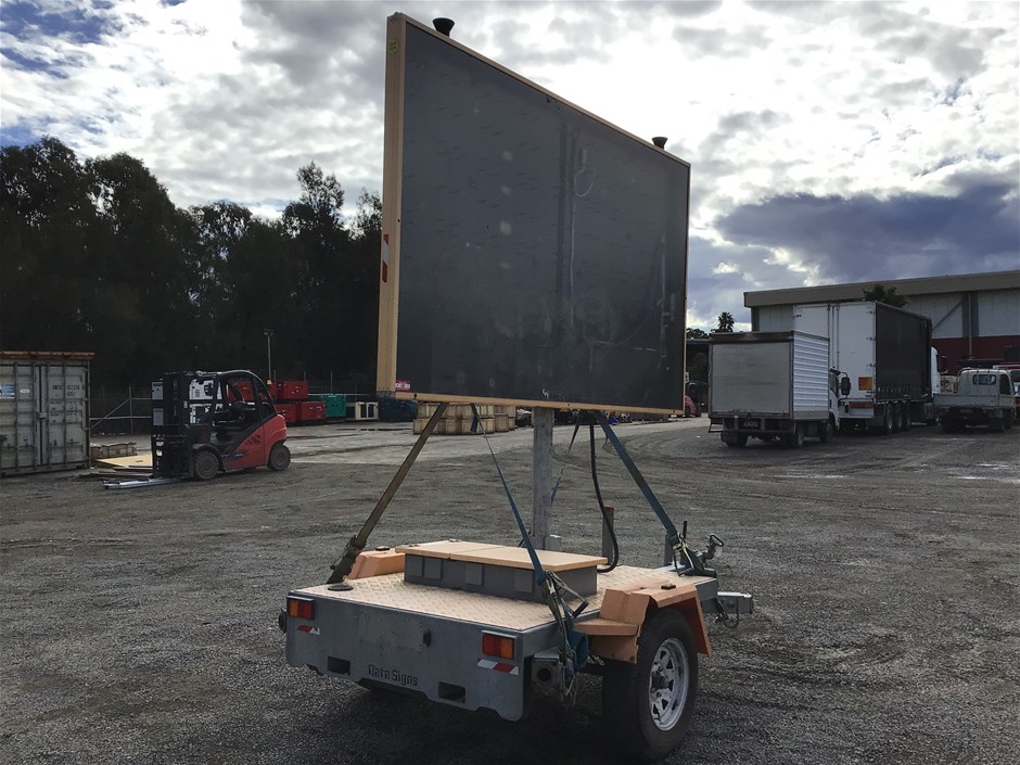 2018 Data Sign C5 Single Variable Message Sign Trailer Auction (0064 ...