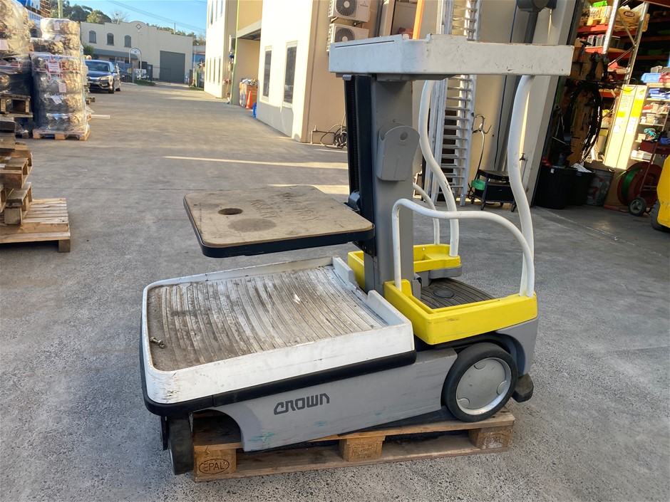 2012 Crown Wave Ride-on Electric Manlift Auction (0004-5053499) | Grays ...