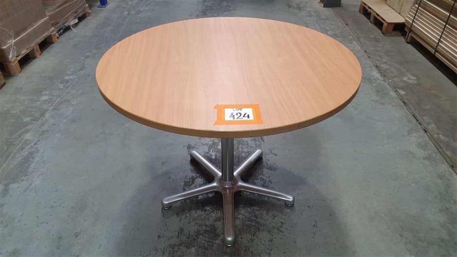 ROUND TABLE - TIMBER LOOKING COLOUR Auction (0424-5053512) | Grays ...