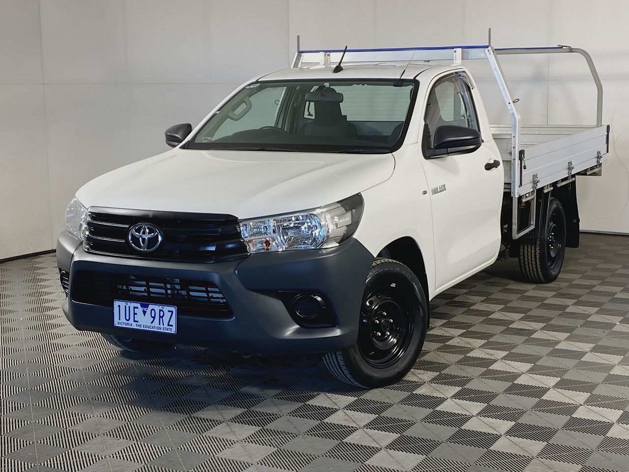 2017 Toyota Hilux 4X2 WORKMATE TGN121R Manual Cab Chassis Auction (0001 ...