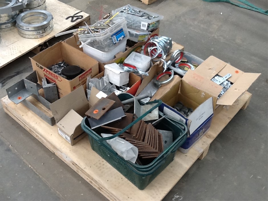 Partial Pallet of Assorted Metal Goods Auction (0304-3026306) | Grays ...