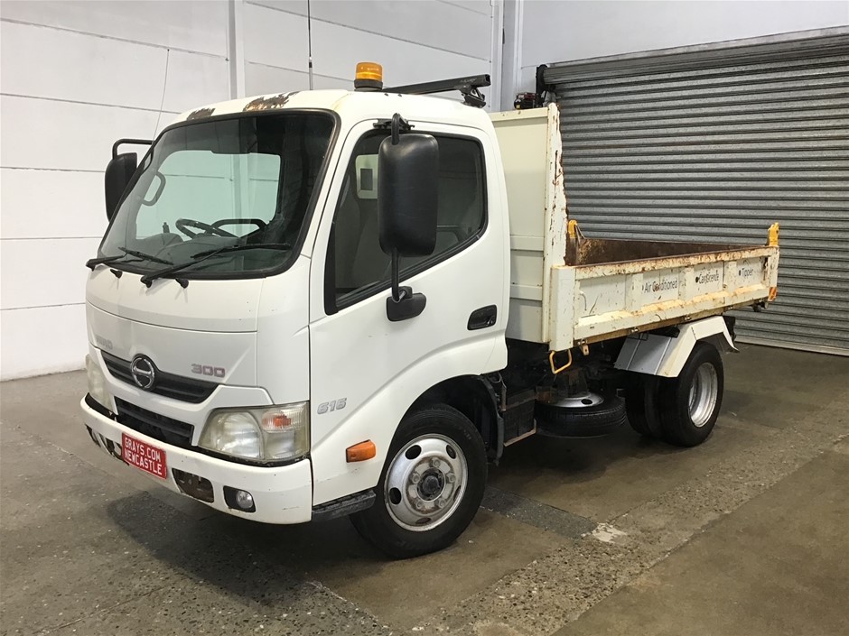 2013 Hino 300 Series 2 4 x 2 Tipper Truck Auction (0007-5053416) | Grays Australia