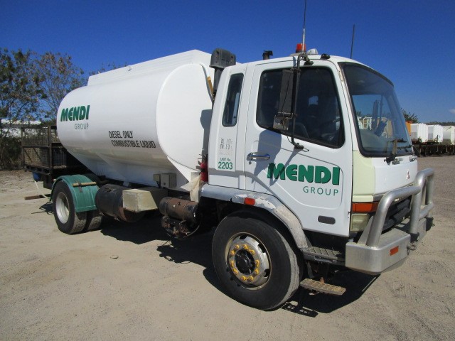 2000 Mitsubishi Fighter Fuel Tank Truck (2203) Auction (0210-7046216 ...