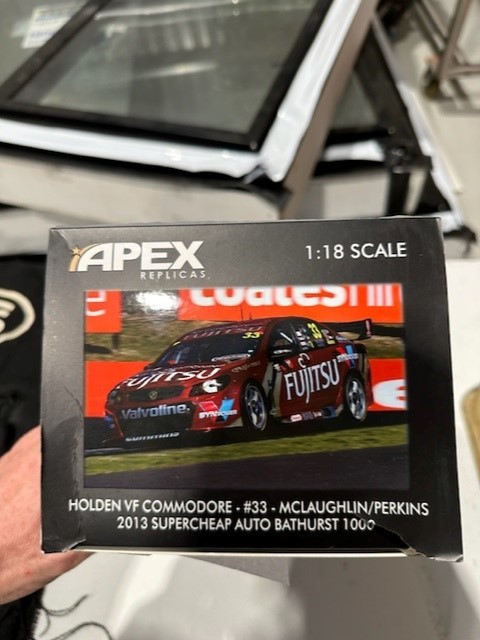 1:18 Fujitsu Racing Holden Commodore VF Model Car McLaughlin/Perkins ...