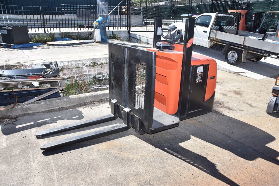 2006 BT OSE100 4 Wheel Counter Balance Forklift Auction (0008-5053767 ...