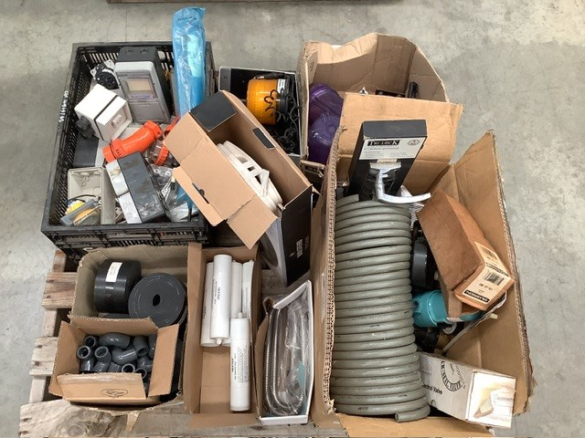 Pallet Of Assorted Workshop Sundries Auction (0040-9045451) | Grays ...