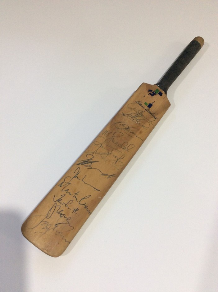 NZ and Australia Cricket Teams Signed Cricket Bat 330 mm Long Auction ...