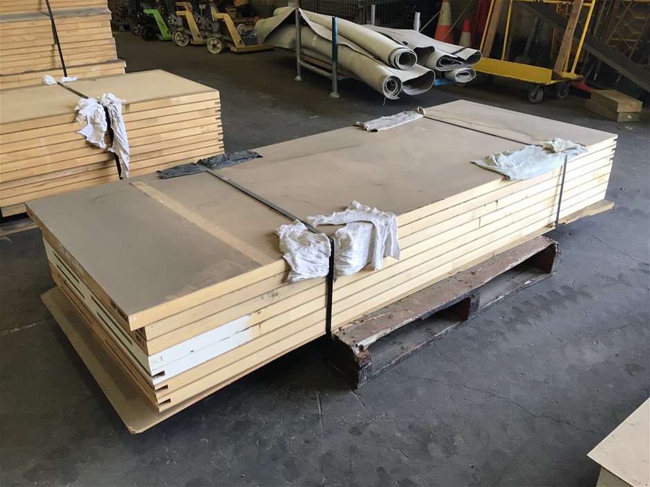7 x Internal Timber Doors Auction (0014-3026758) | Grays Australia