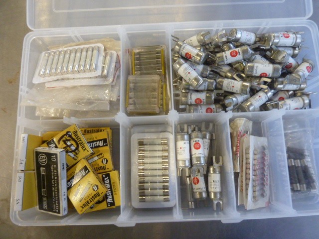 Assorted Fuses Grab Kit Auction (0070-8017785) | Grays Australia