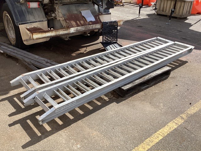 Pair Of Sureweld Aluminium Loading Ramps Auction (0001-9051091) | Grays ...