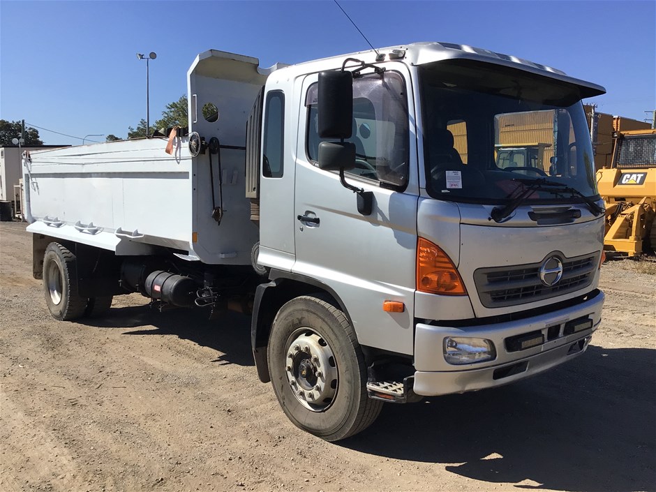 2009 HINO GH 4 x 2 Tipper Truck Auction (0001-7047133) | Grays Australia