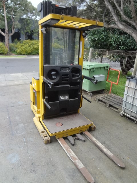 Counter Balanced Electric Narrow Isle Order Picker Auction (0002 ...
