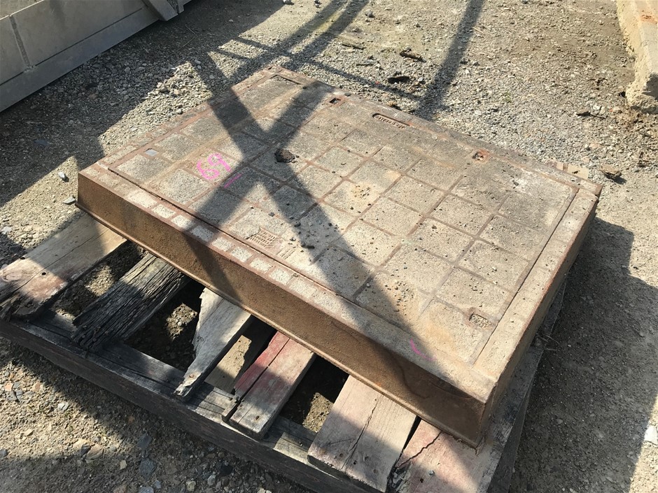 1 x Steel and Concrete Pit Cover Auction (0069-3026897) | Grays Australia