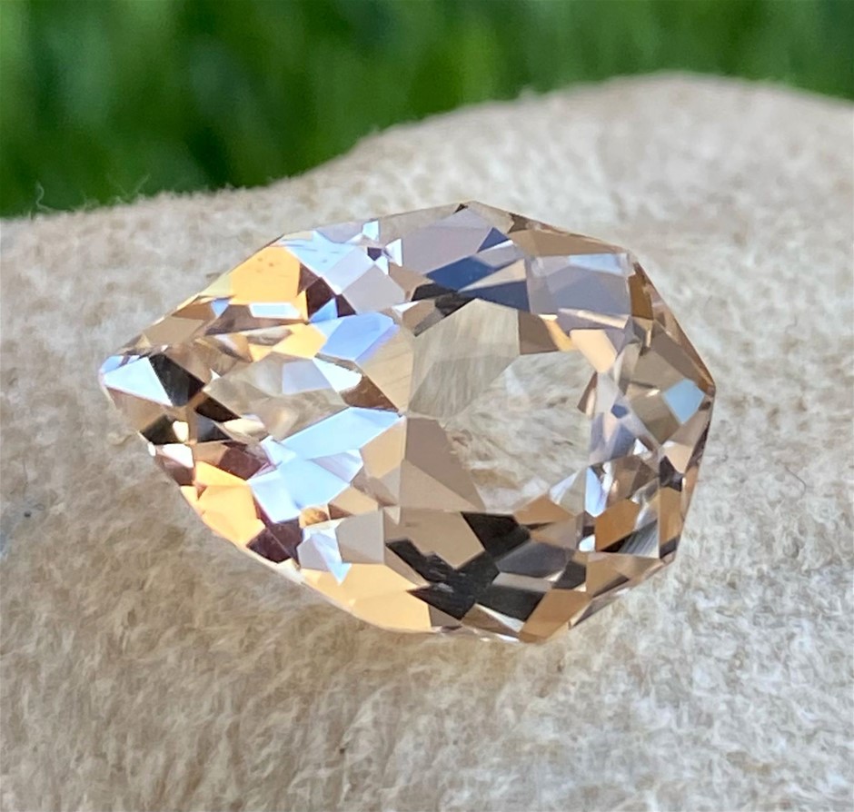 8.70 Carats Imperial Rose Gold Topaz Auction (0001-2555359) | Grays ...